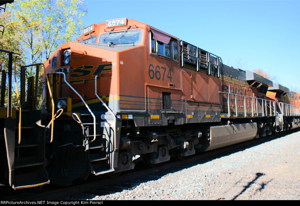 BNSF 6674